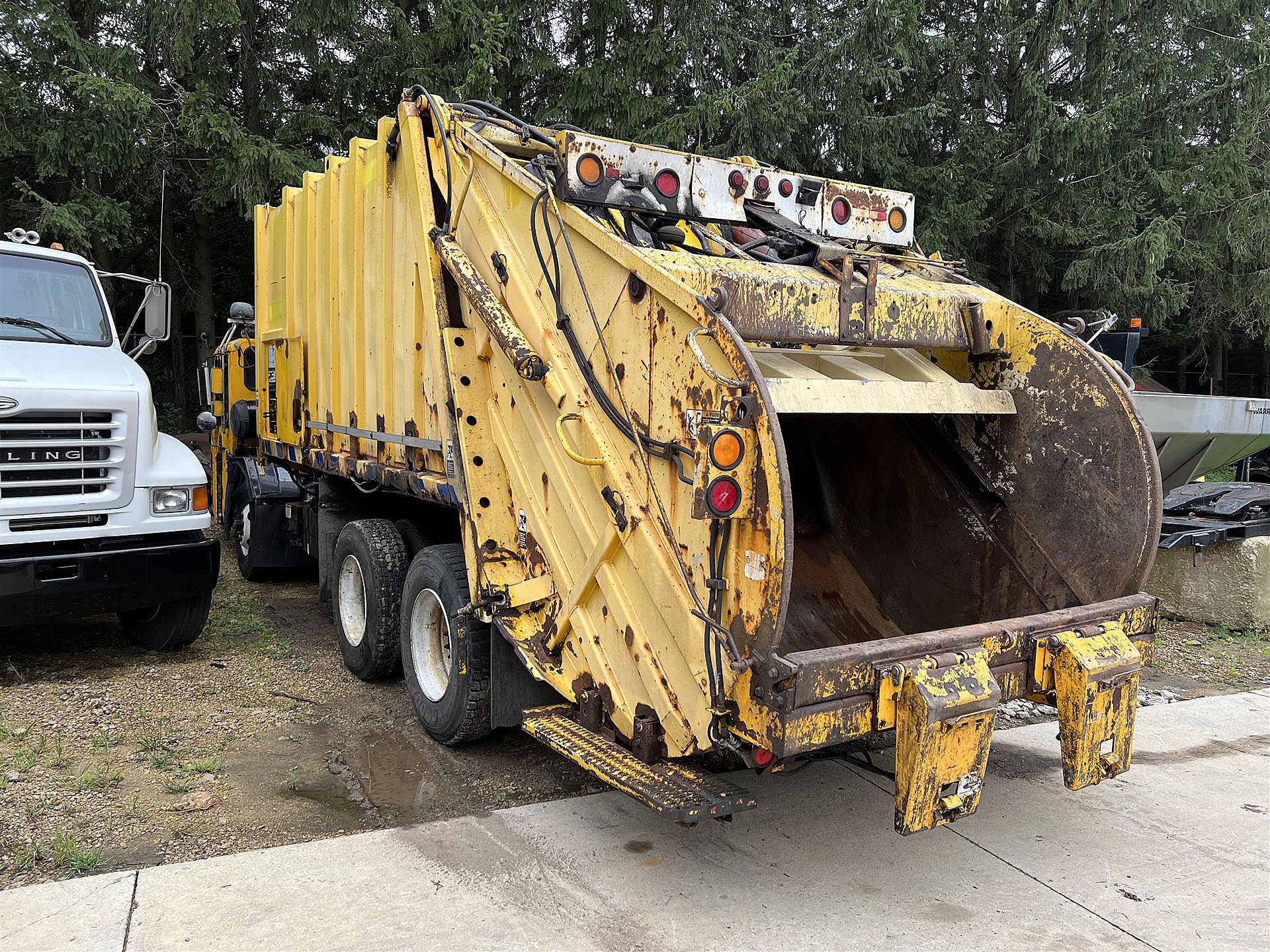 2000 CCC LET2-46 For Sale | Refuse Truck | #8800