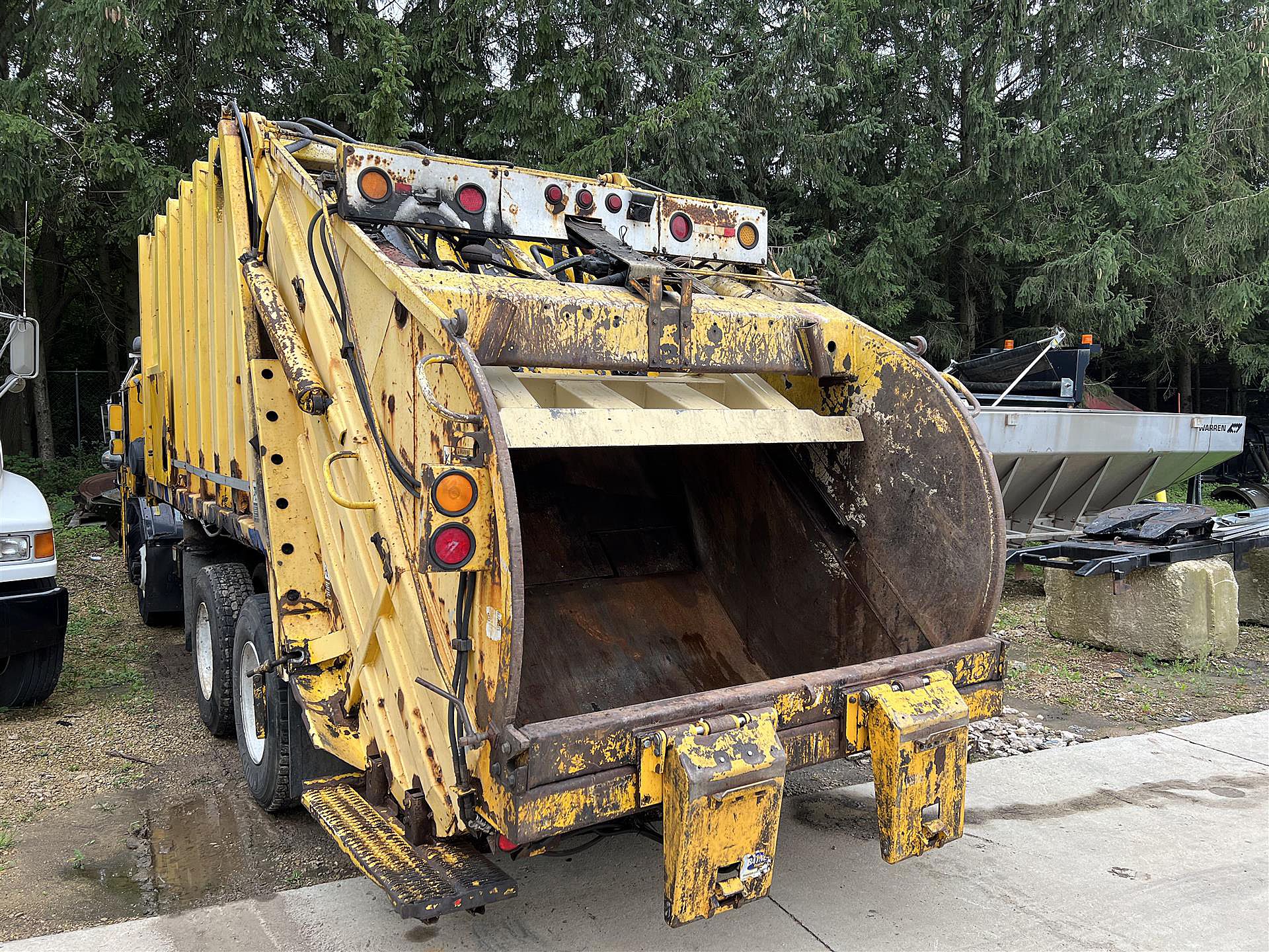 2000 CCC LET2-46 (For Sale) | Refuse Truck | #8800