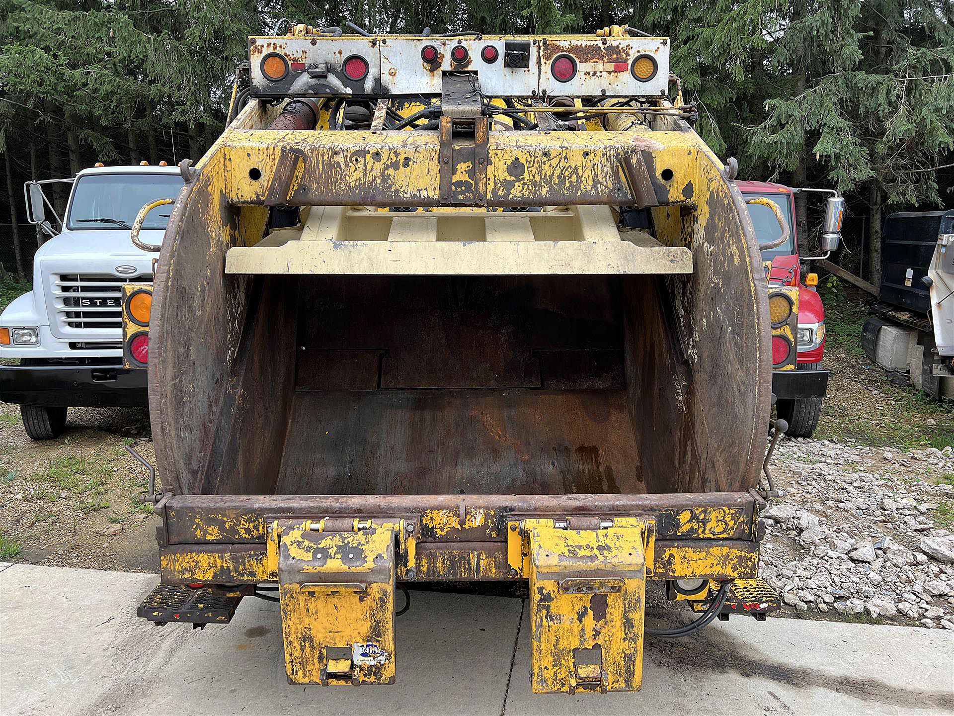 2000 CCC LET2-46 (For Sale) | Refuse Truck | #8800