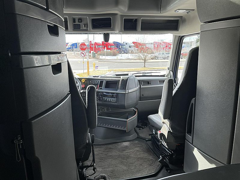 2020 Volvo VNL 860 For Sale | 77" Sleeper | #23VU254583