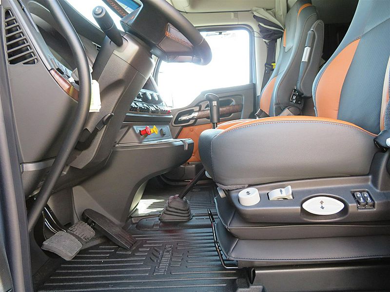 2024 Kenworth W990 (For Sale) | 76" Sleeper | #336793 * Stock