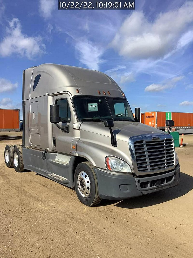 2017 Freightliner Cascadia (For Sale) | 72" Sleeper | #61182