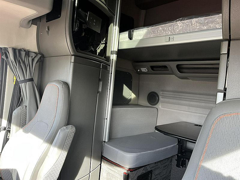 2020 Volvo VNL 860 For Sale | 77" Sleeper | #23VU233098