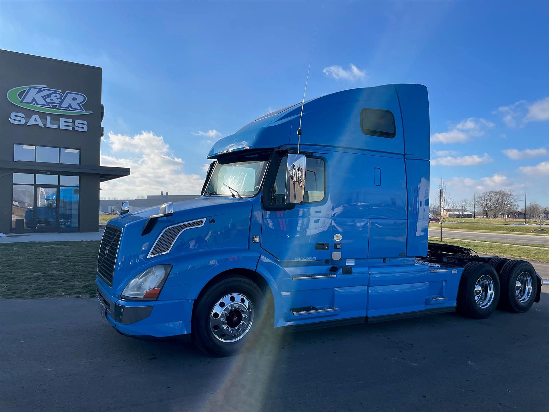 2016 Volvo VNL 670 For Sale | 61" Sleeper | #124388
