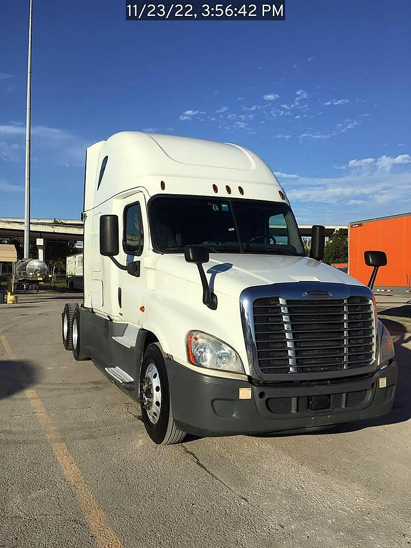 2017 Freightliner Cascadia For Sale | 72" Sleeper | #63061
