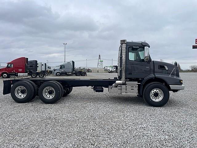 2022 Volvo VHD64B300 (For Sale) | Daycab Sleeper | #5674