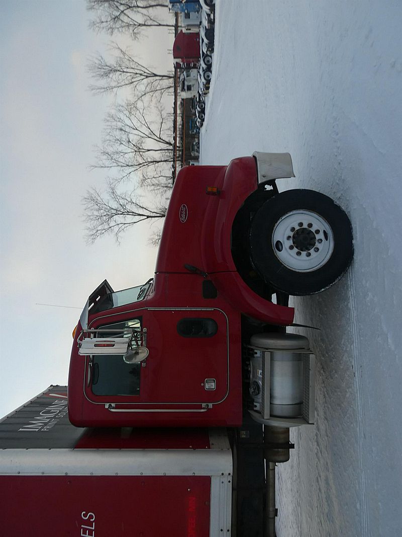 2005 Peterbilt 330 (For Sale) | 24' Box | #10087