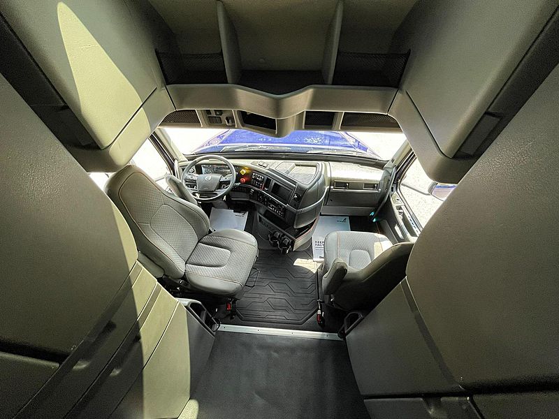 2020 Volvo VNL 860 (For Sale) | Sleeper Truck | #02VU254582