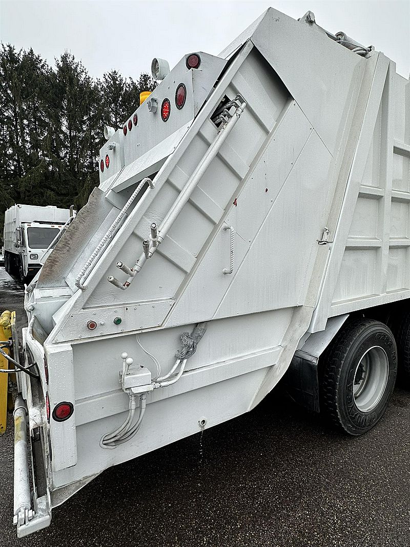 2005 CCC LET2-46 (For Sale) | Refuse Truck | #8801