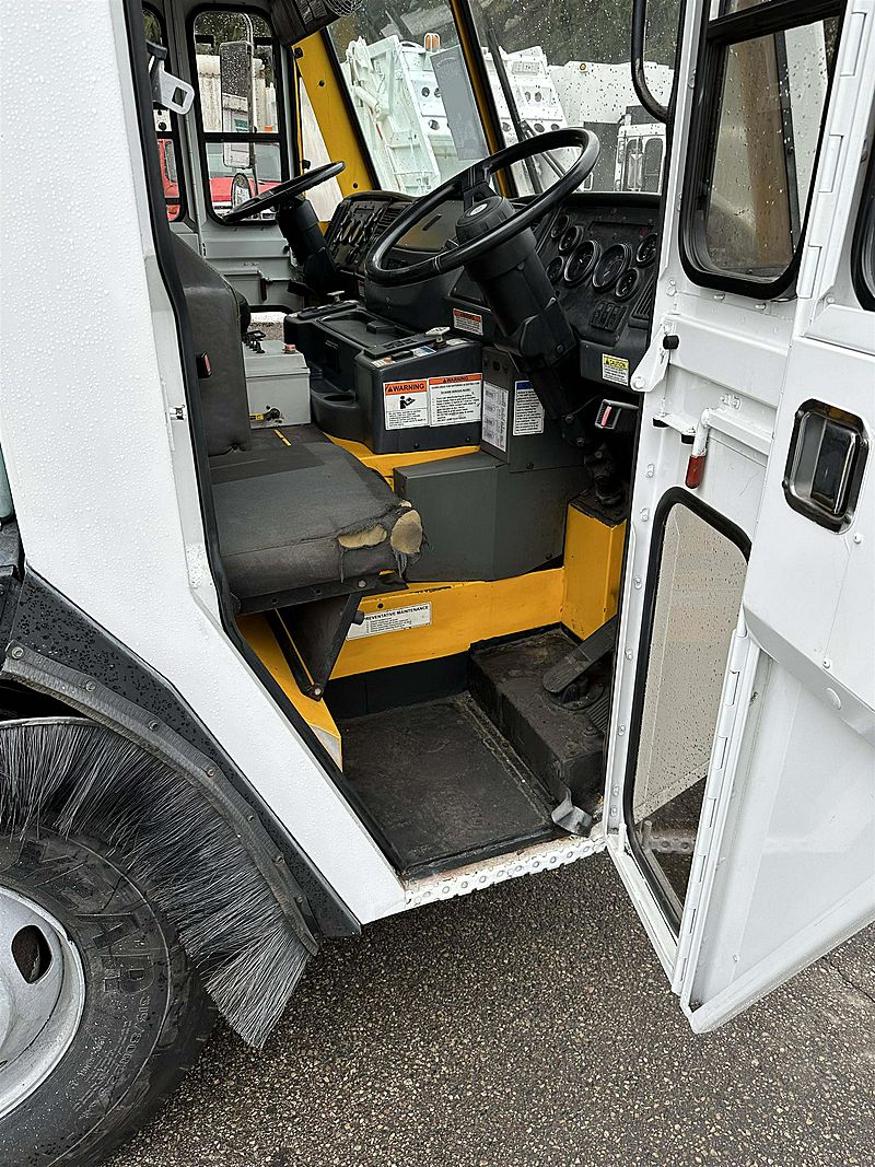 2005 CCC LET2-46 (For Sale) | Refuse Truck | #8801