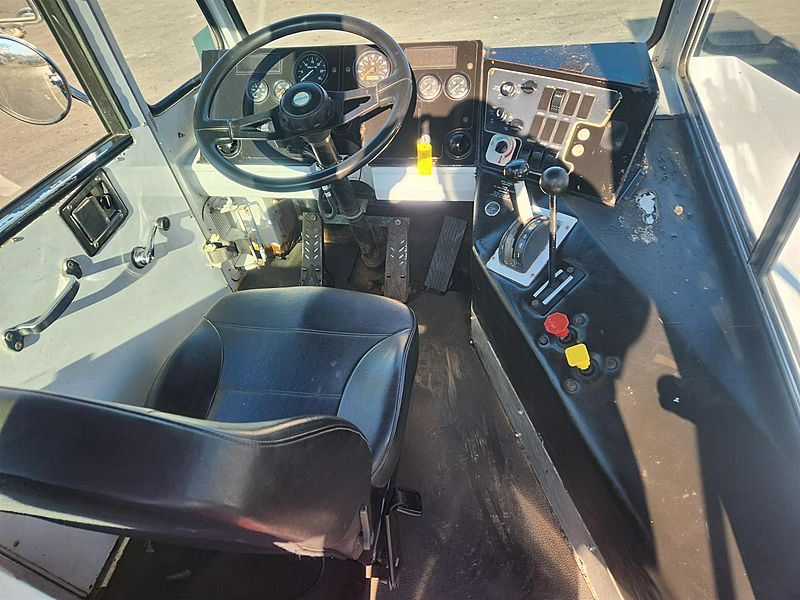 2008 Capacity TJ5000 (For Sale) | Yard Spotter | #KG9843