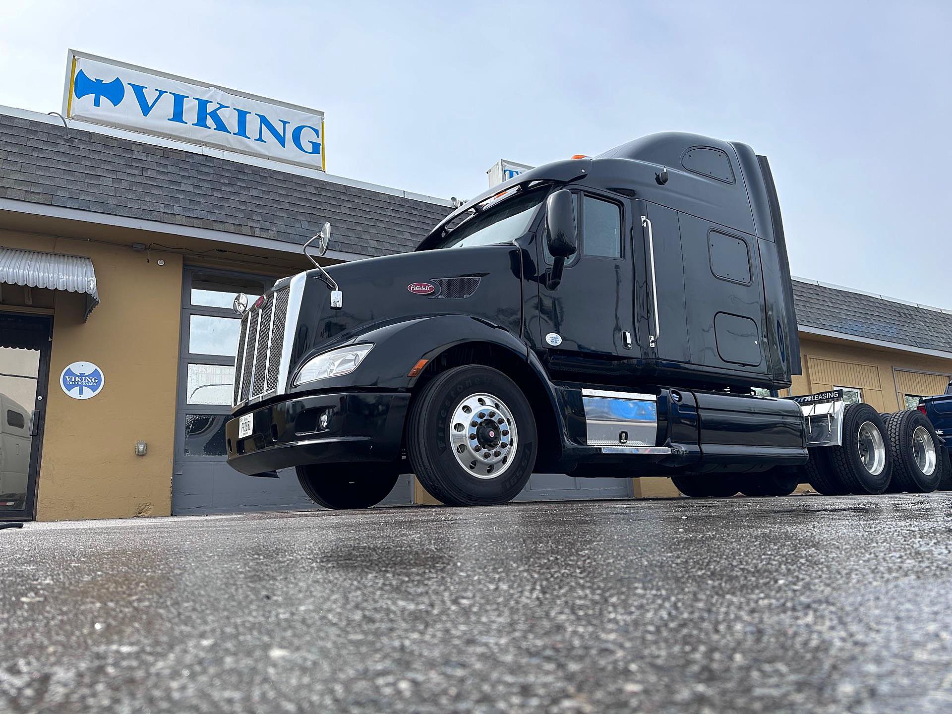 2016 Peterbilt 587 For Sale | 75" Sleeper | #1200