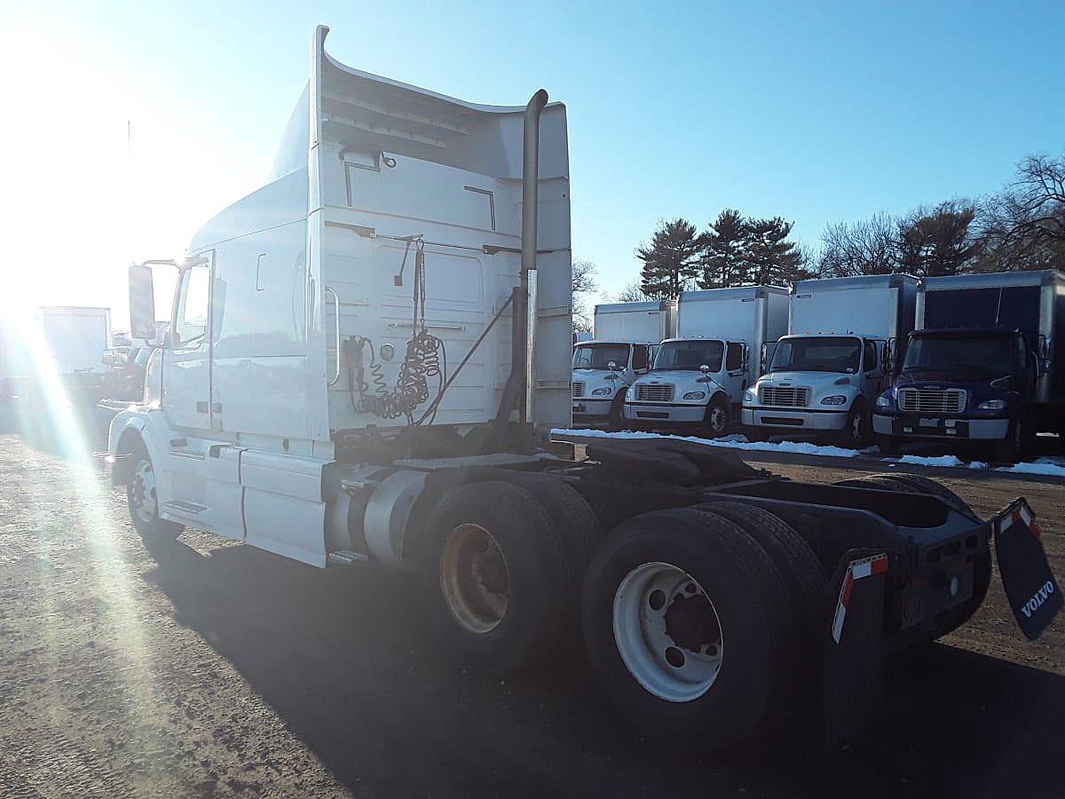 2017 Volvo VNL64T For Sale | 61" Sleeper | #671050