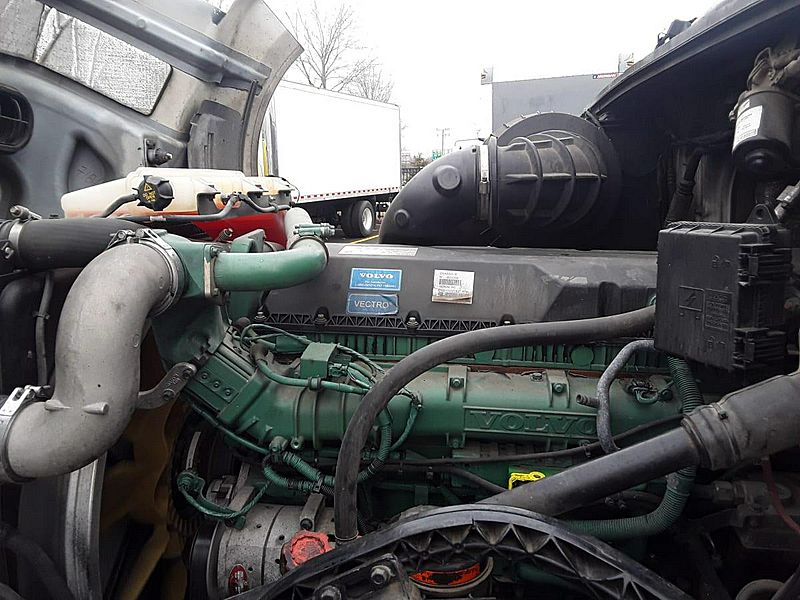 2016 Volvo VNL 670 For Sale | 48" Sleeper | #704284