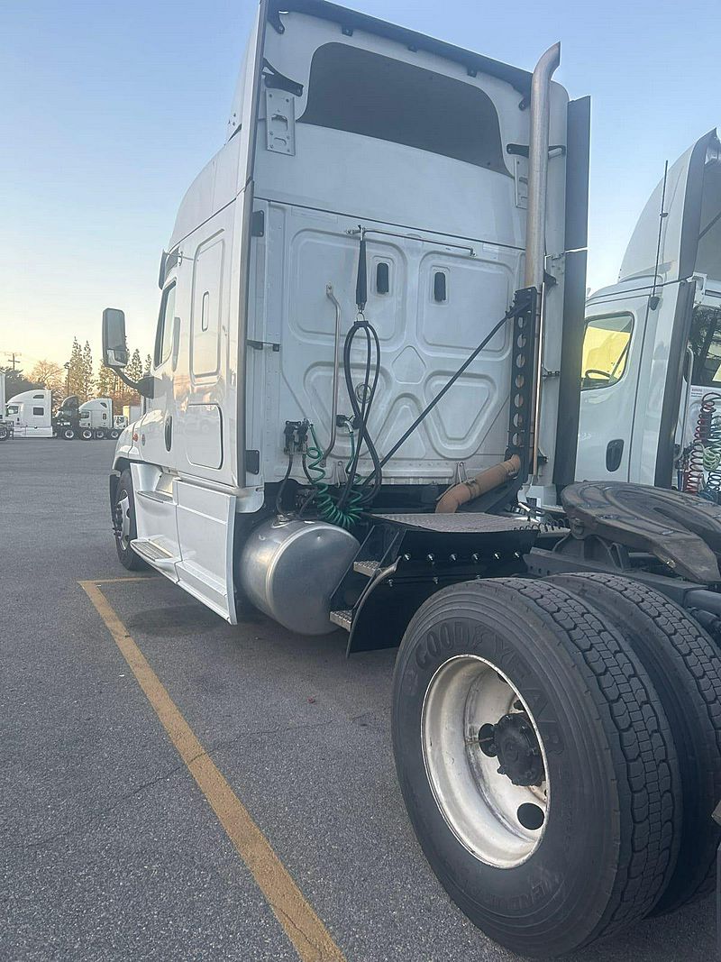 2020 Freightliner CASCADIA 125 (For Sale) | 52" Sleeper | #243960