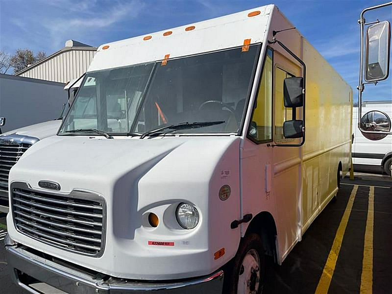 2010 Freightliner MT45 For Sale | 20' Box | Non CDL | #622608