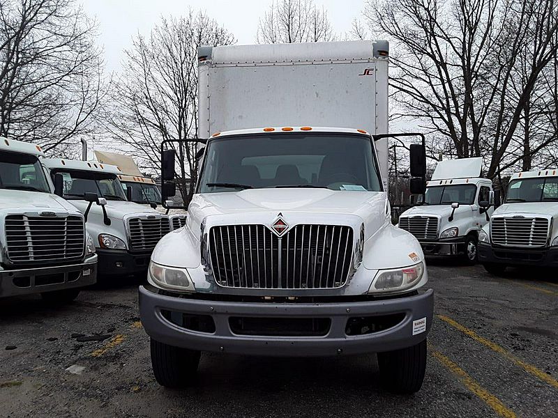 2017 Navistar International DuraStar 4300 (For Sale) | 26' Box | #670033