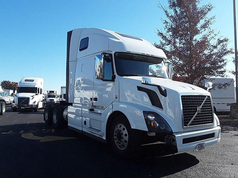 2016 Volvo VNL 670 For Sale | 48" Sleeper | #704525