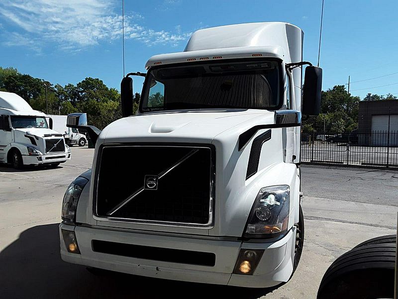 2017 Volvo VNL64T For Sale | 61" Sleeper | #663282