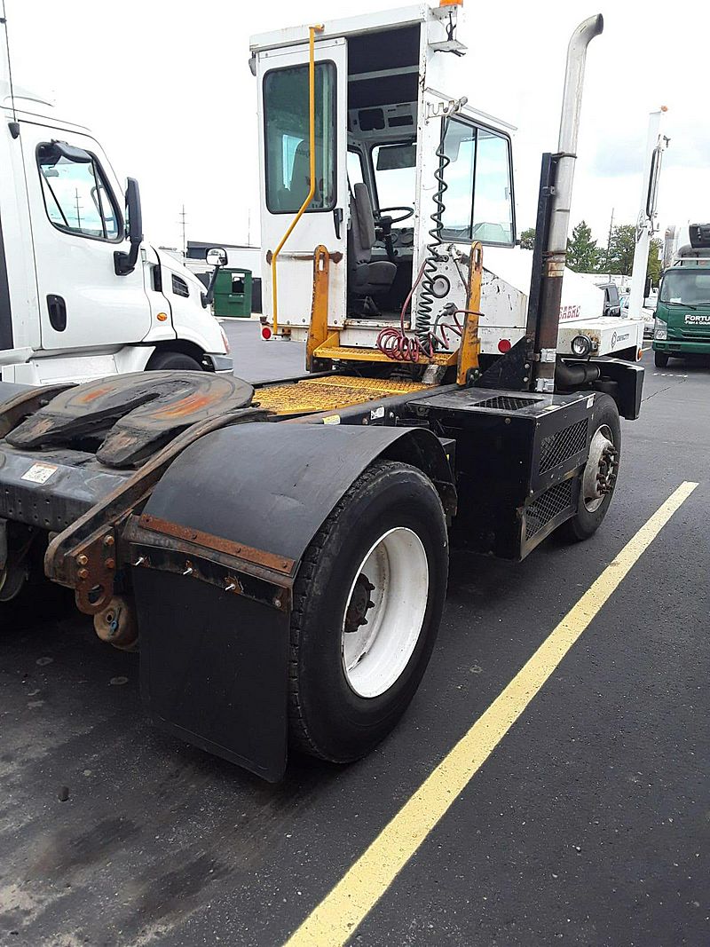 2017 Capacity SABRE 5 4X2 (For Sale) | Yard Spotter | #873688