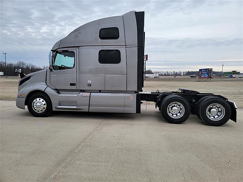 2019 Volvo VNL 860 For Sale | 80" Sleeper | #257501
