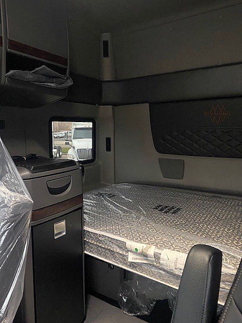 2023 International HX520 (For Sale) | 73" Sleeper | #PN263384