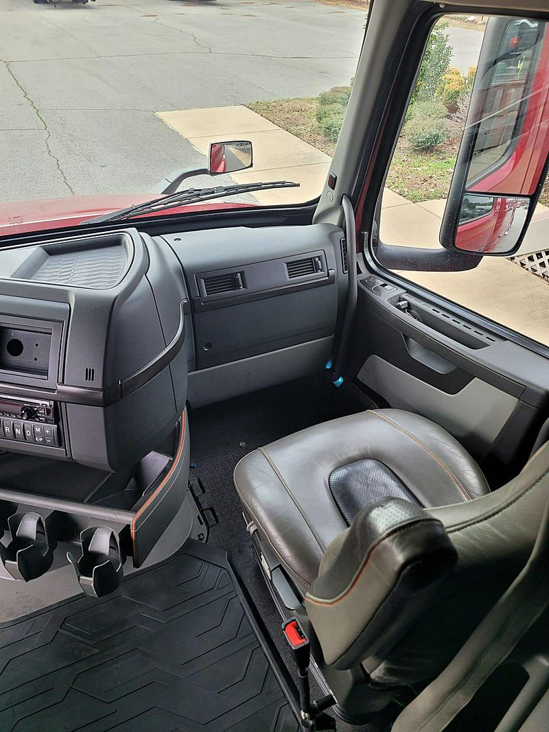 2019 Volvo VNL 860 For Sale | 73" Sleeper | #859430
