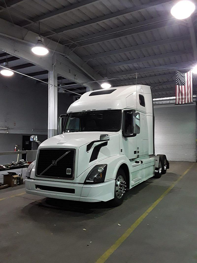 2017 Volvo VNL64T For Sale | 61" Sleeper | #666643