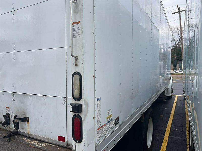 2015 Freightliner M2 106 (For Sale) | 24' Box | Non CDL | #551377