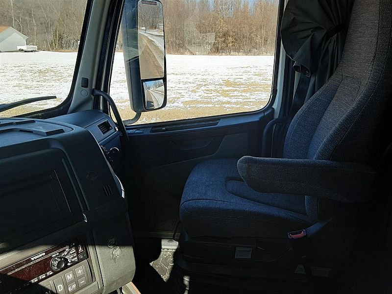 2020 Volvo VNL 860 (For Sale) | 80" Sleeper | #89446