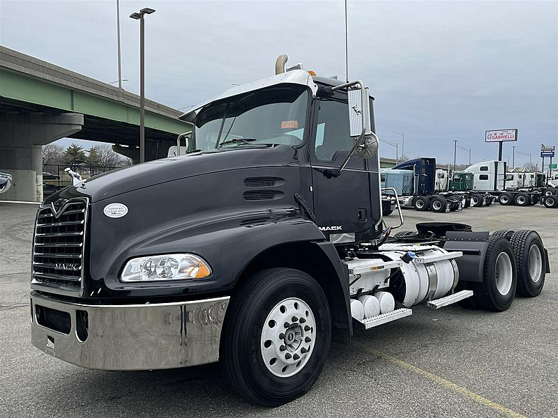 2016 Mack Pinnacle CXU613 (For Sale) | Non Sleeper | #UM-672