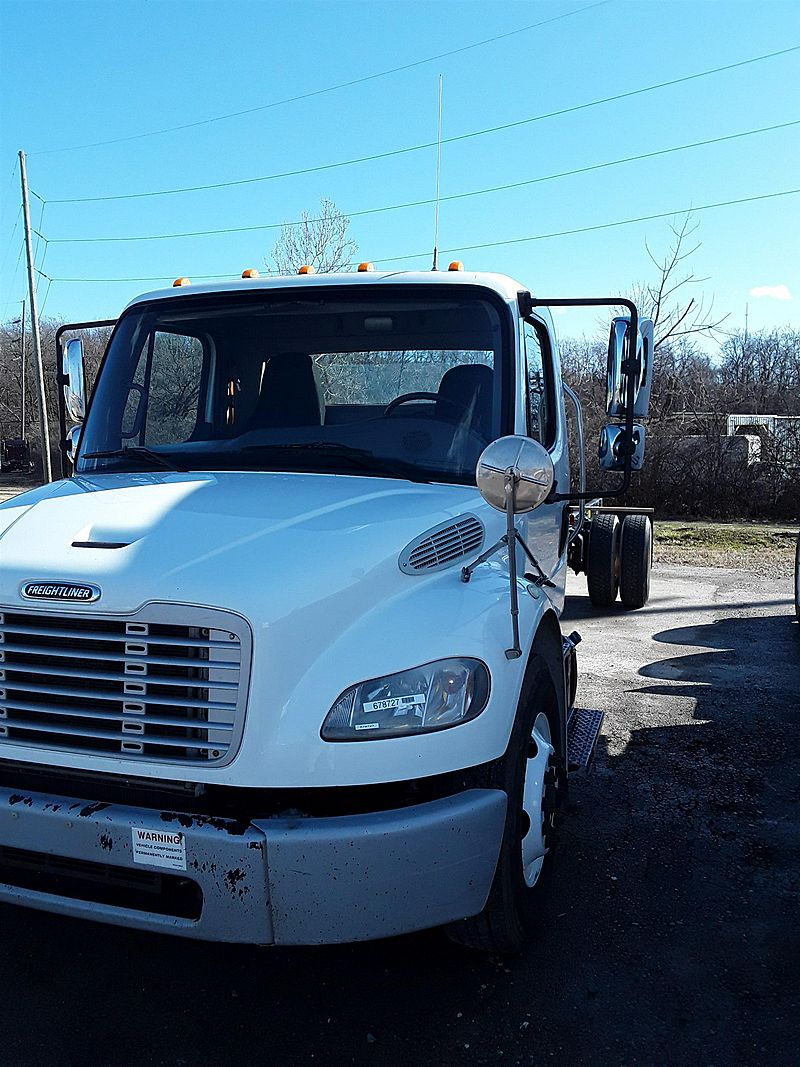 2017 Freightliner M2 106 For Sale | Box Van | #678727