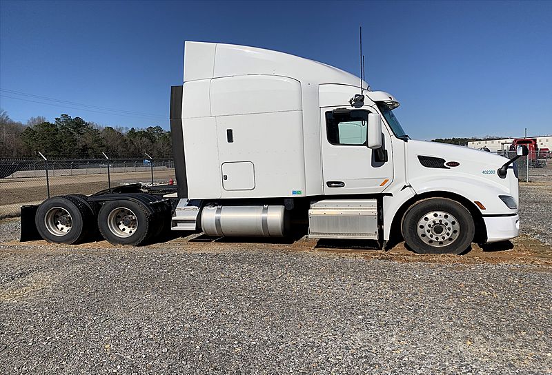2017 Peterbilt 579 For Sale | 70" Sleeper | #2*T22482