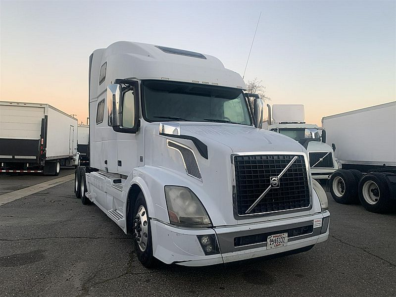 2017 Volvo VNL 780 For Sale | 77" Sleeper | #670652