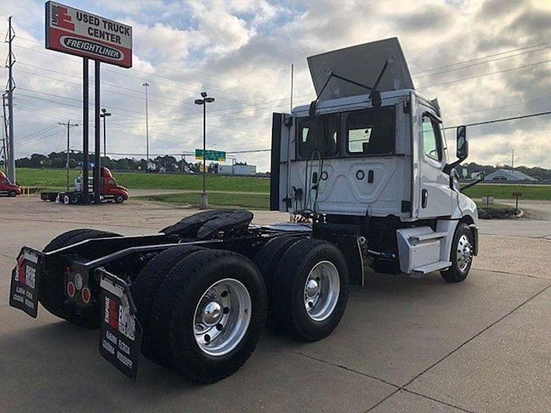 2020 Freightliner Cascadia PT126DC (For Sale) | Sleeper Truck | #254499