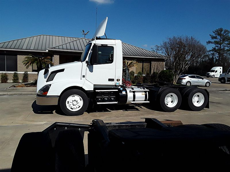 2018 Volvo VNL64T For Sale | Day Cab | #682231