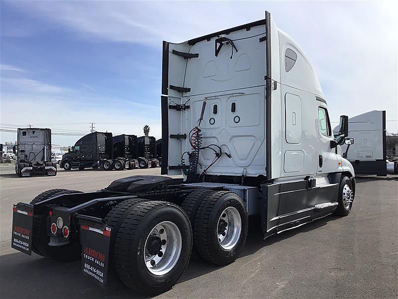 2018 Freightliner CASCADIA (For Sale) | 72" Sleeper | #258040