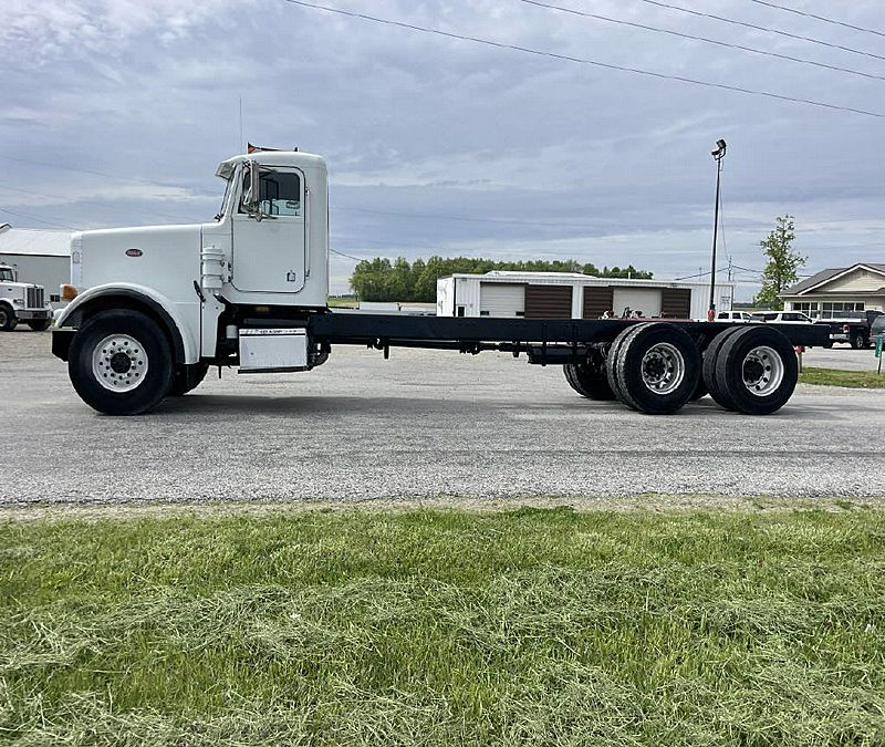 Peterbilt 357 Cab And Chassis – List of Peterbilt vehicles – LMXF