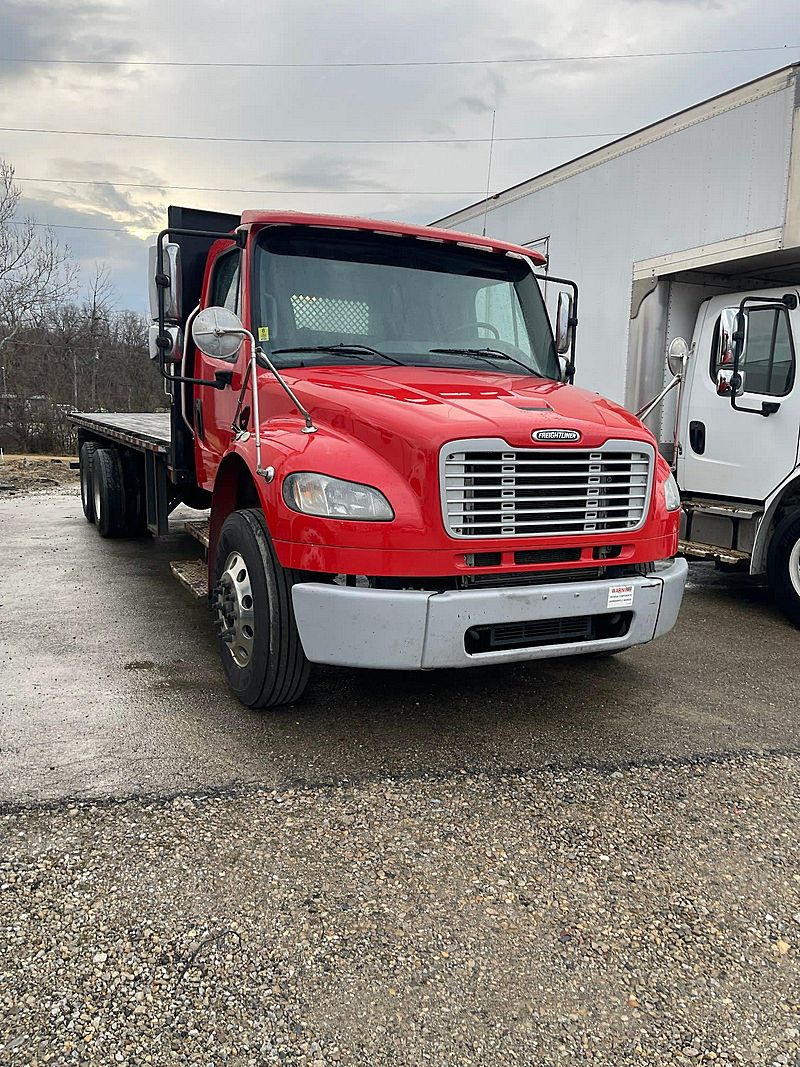2017 Freightliner M2 106 For Sale | Flatbed | #673054