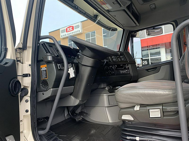 2019 Volvo VNL 860 For Sale | 80" Sleeper | #5415