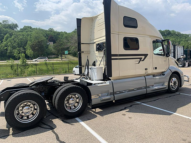 2019 Volvo VNL 860 For Sale | 80" Sleeper | #5414
