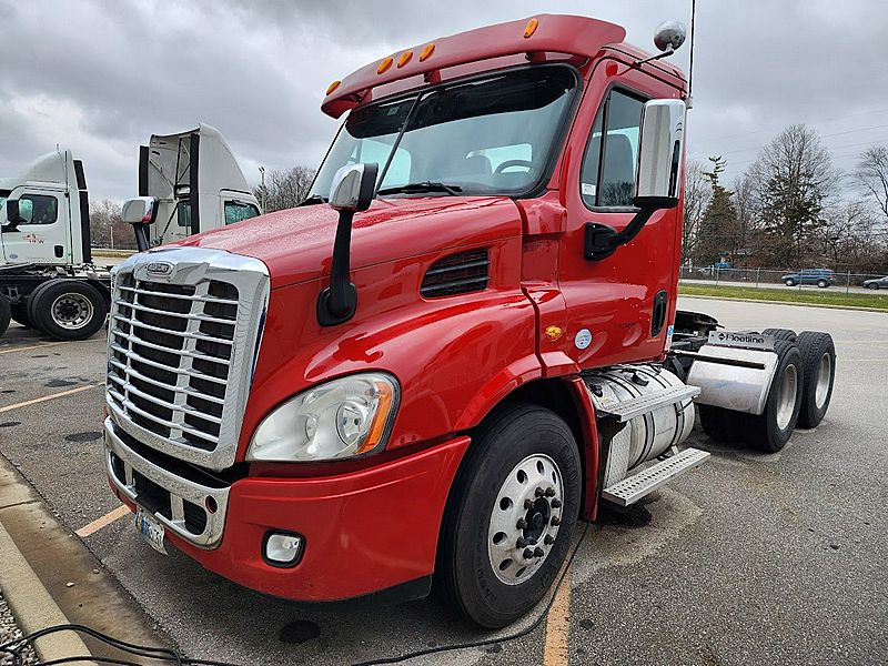 2013 Freightliner Cascadia 113 (For Sale) | Day Cab | #22528