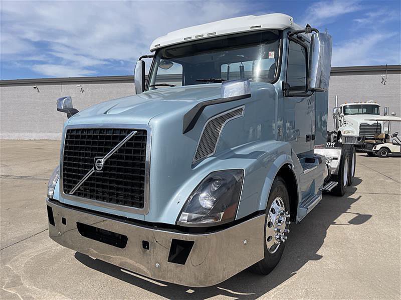 2015 Volvo VNL300 (For Sale) | NON Sleeper | #258248