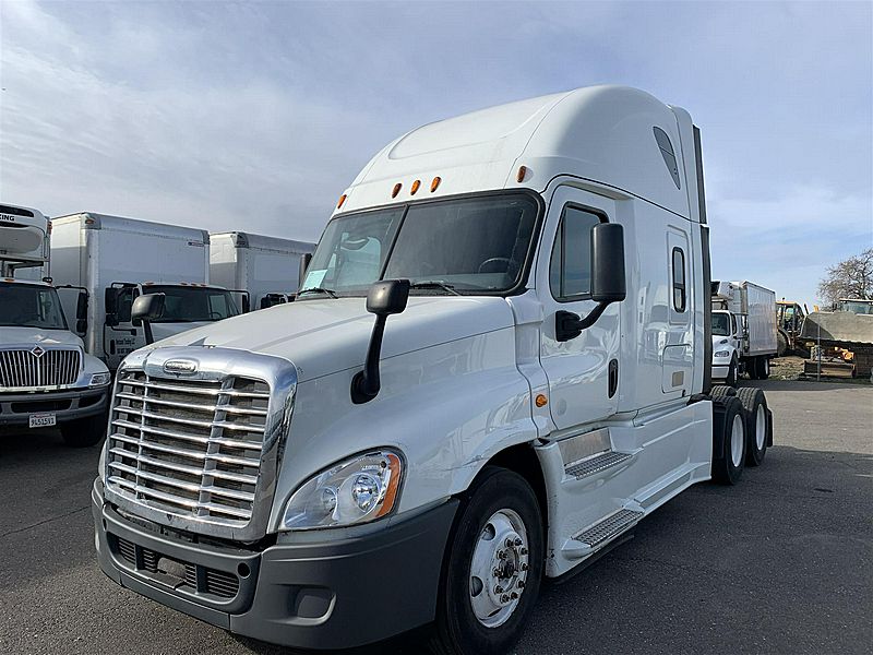 2015 Freightliner CASCADIA 125 For Sale | 72" Sleeper | #352085