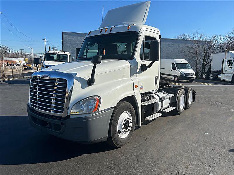 2015 Freightliner CASCADIA 125 For Sale | Day Cab | #311351