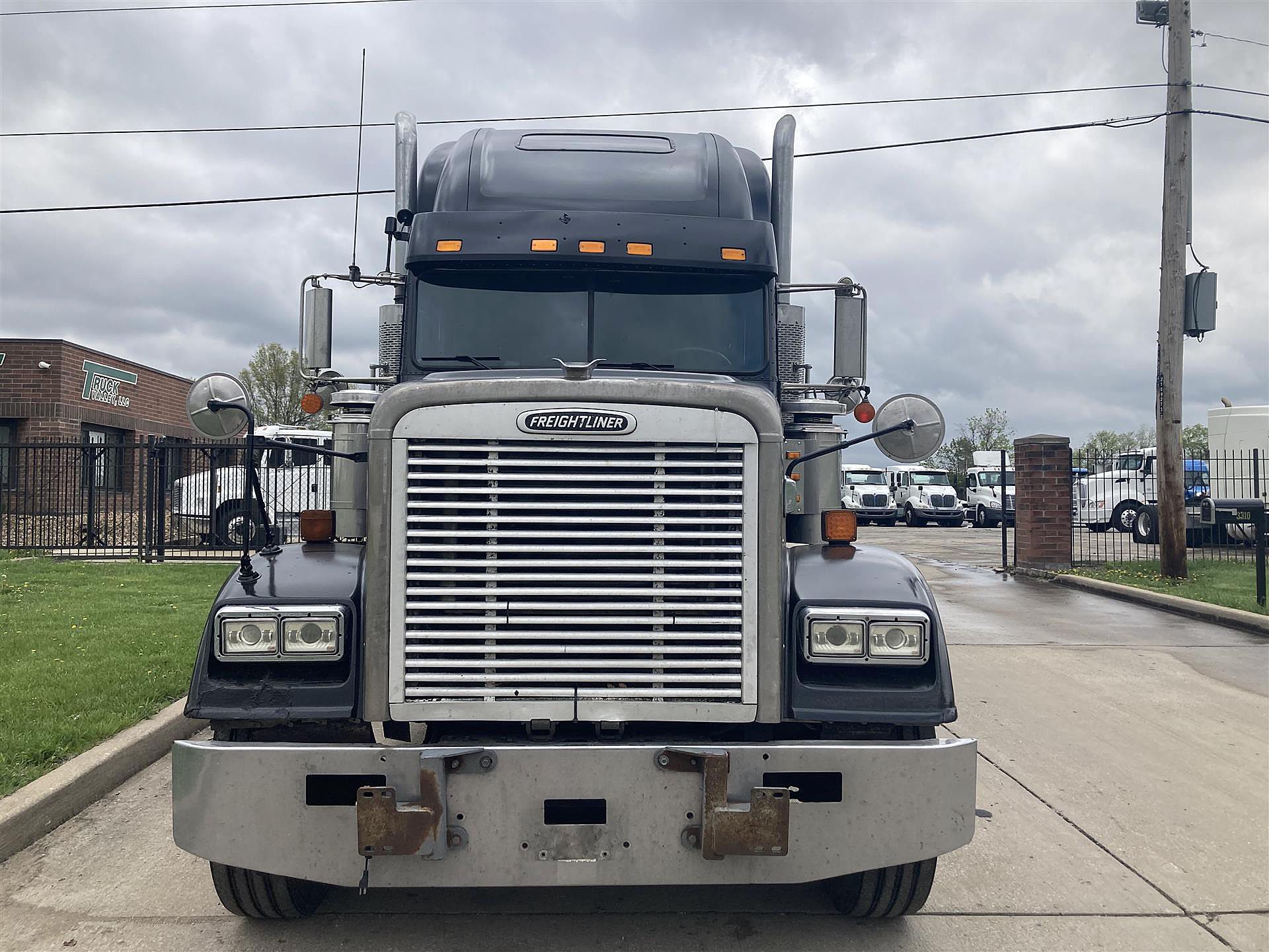 2000 Freightliner Classic For Sale | Sleeper Truck | #YDB42684