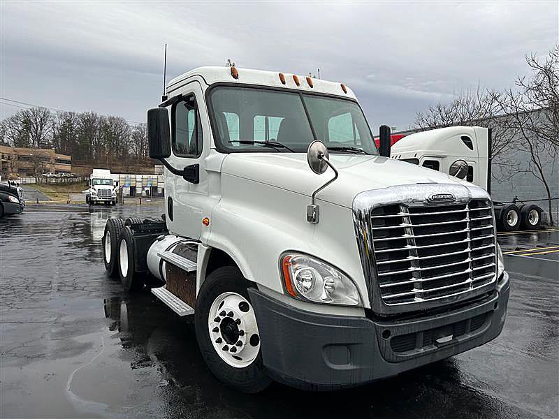 2015 Freightliner CASCADIA 125 For Sale | Day Cab | #318331