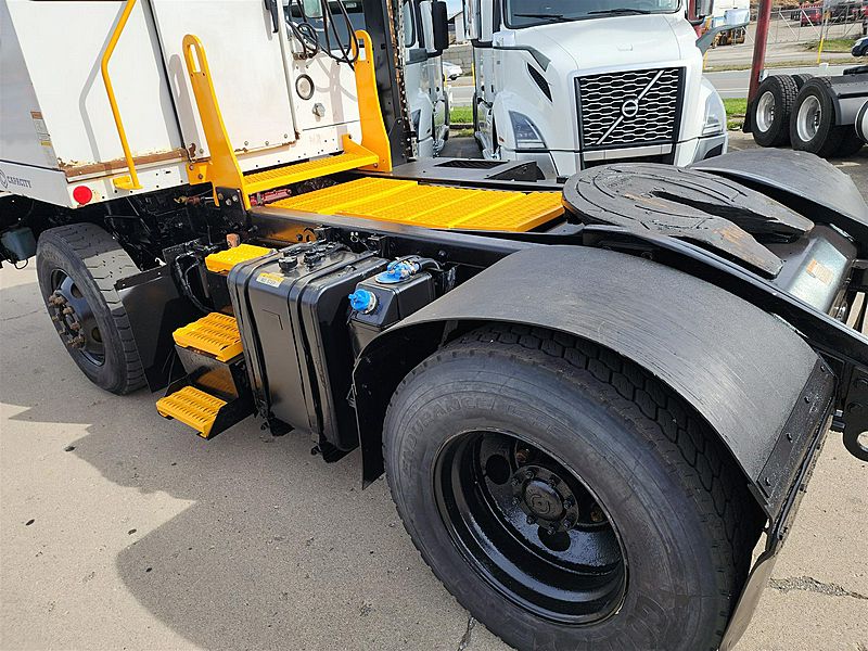 2017 Capacity Sabre 5 (For Sale) | Yard Spotter | #9*22538