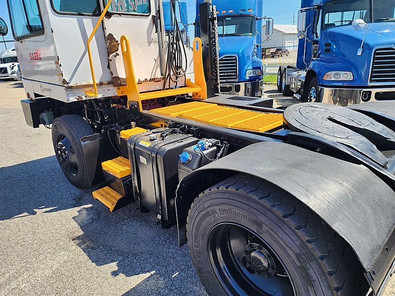 2017 Capacity Sabre 5 (For Sale) | Yard Spotter | #10*22539