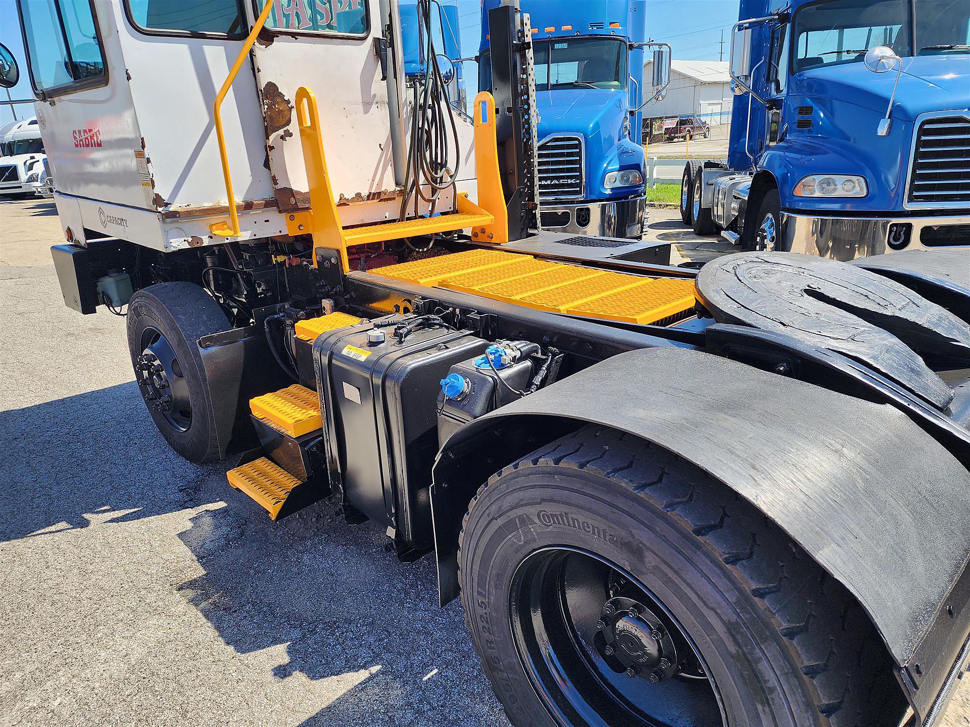 2017 Capacity Sabre 5 (For Sale) | Yard Spotter | #10*22539